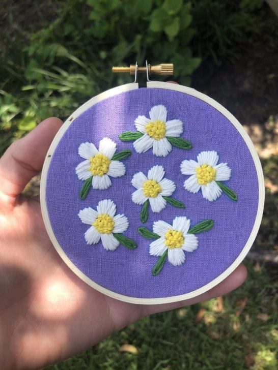 How to Embroider a Daisy - Free Embroidery Pattern - Crewel Ghoul