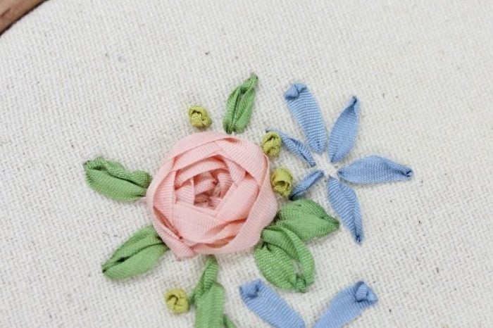 16 Popular Embroidery Stitches For Flowers - Crewel Ghoul