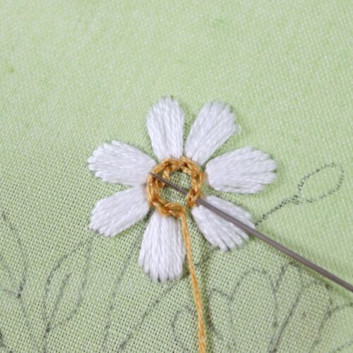 Learn How to Embroider a Daisy With This Free Embroidery Pattern
