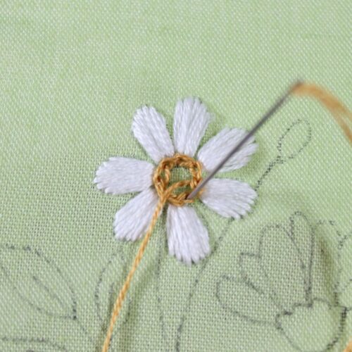 Learn How to Embroider a Daisy With This Free Embroidery Pattern