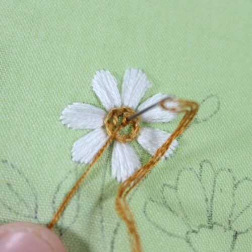 Learn How to Embroider a Daisy With This Free Embroidery Pattern