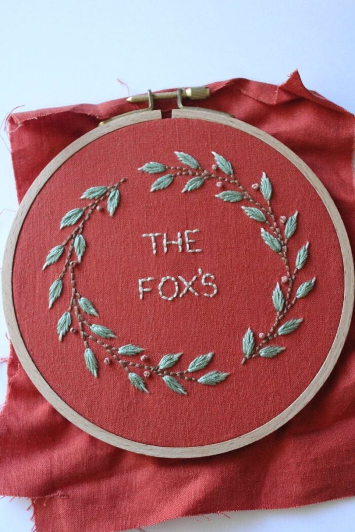 Simple Embroidery Wreath Pattern (With Free Design!)